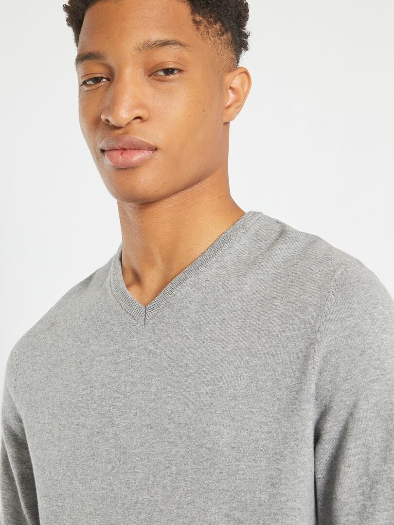 Effen trui met V-hals +1m90 - GRIJS - Kiabi - 16.00€