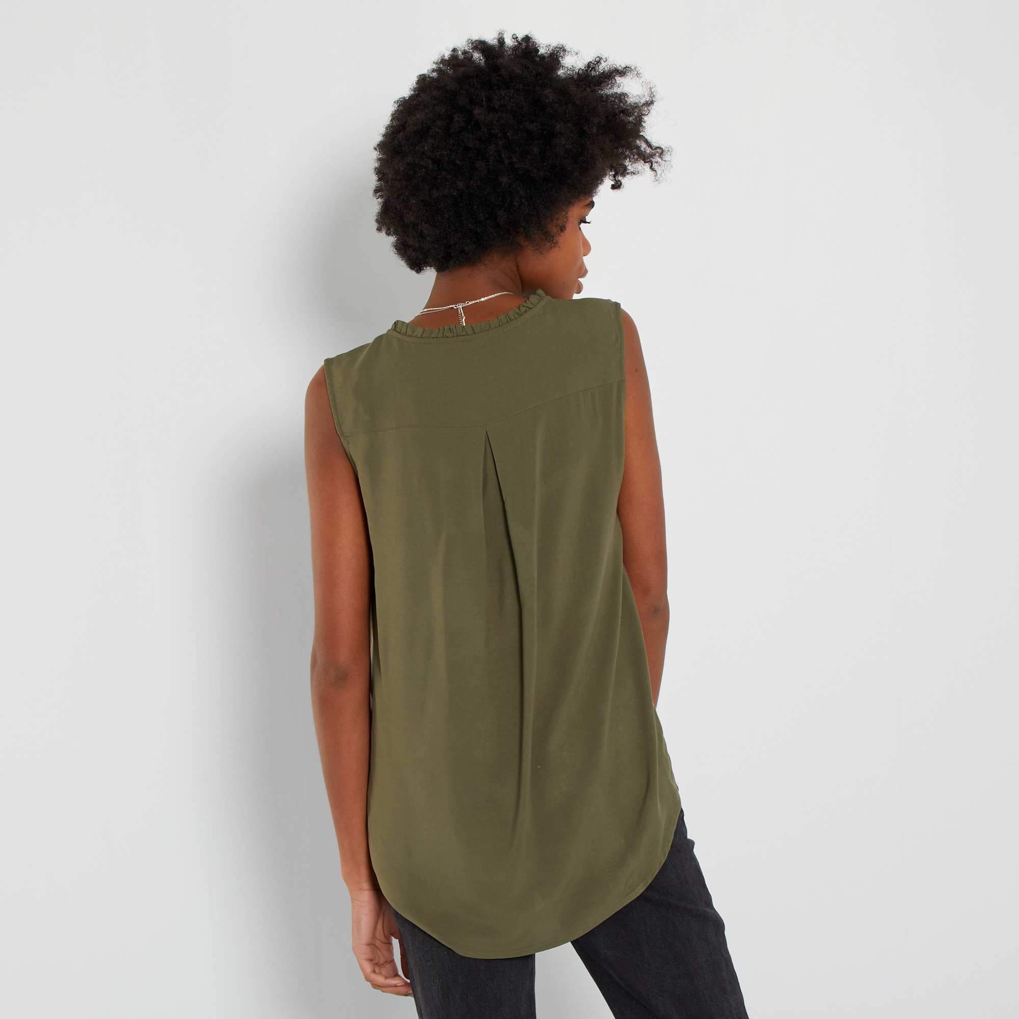 Mouwloze blouse Dameskleding - KAKI - Kiabi - 10,80€ Mouwloze blouse Dameskleding - KAKI - Kiabi - 10,80€