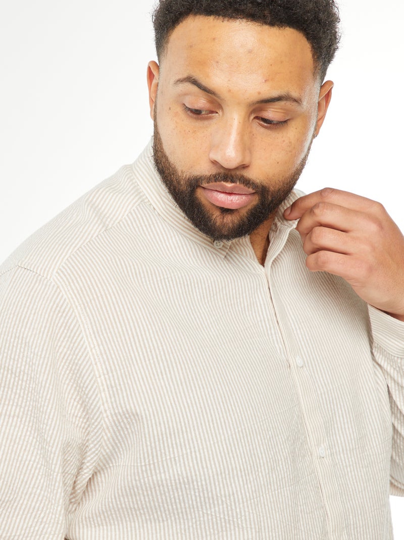 Overhemd van crepon met lange mouw en strepenmotief - Biege - Grote ...