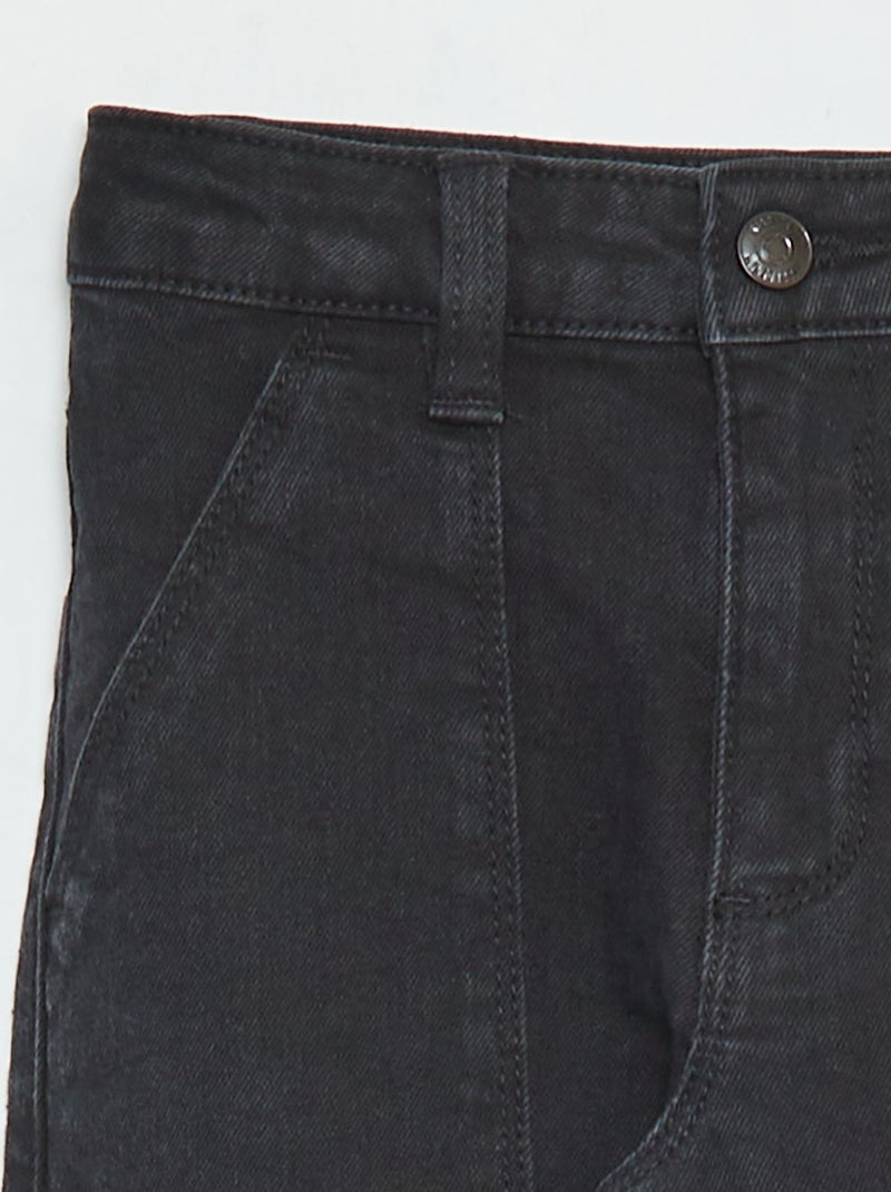 Strakke broek met zak met klepje, een bijzonder comfortabel model ...