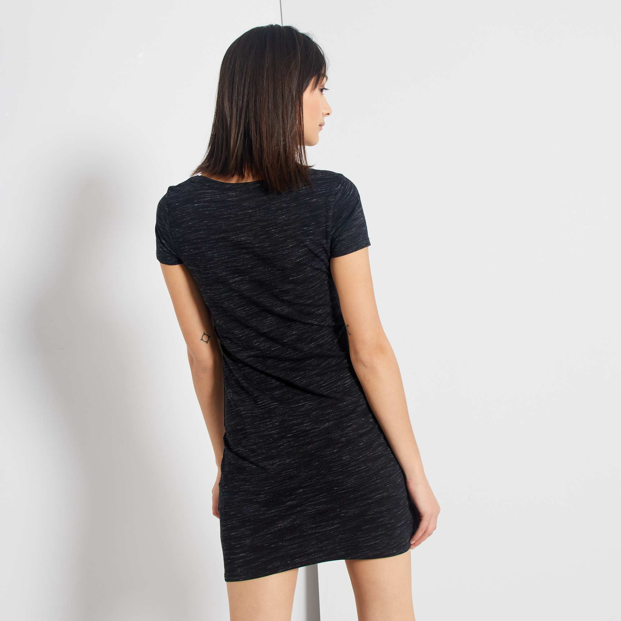 T-shirt- jurk Dameskleding - zwart - Kiabi - 8,00€ T-shirt- jurk Dameskleding - zwart - Kiabi - 8,00€