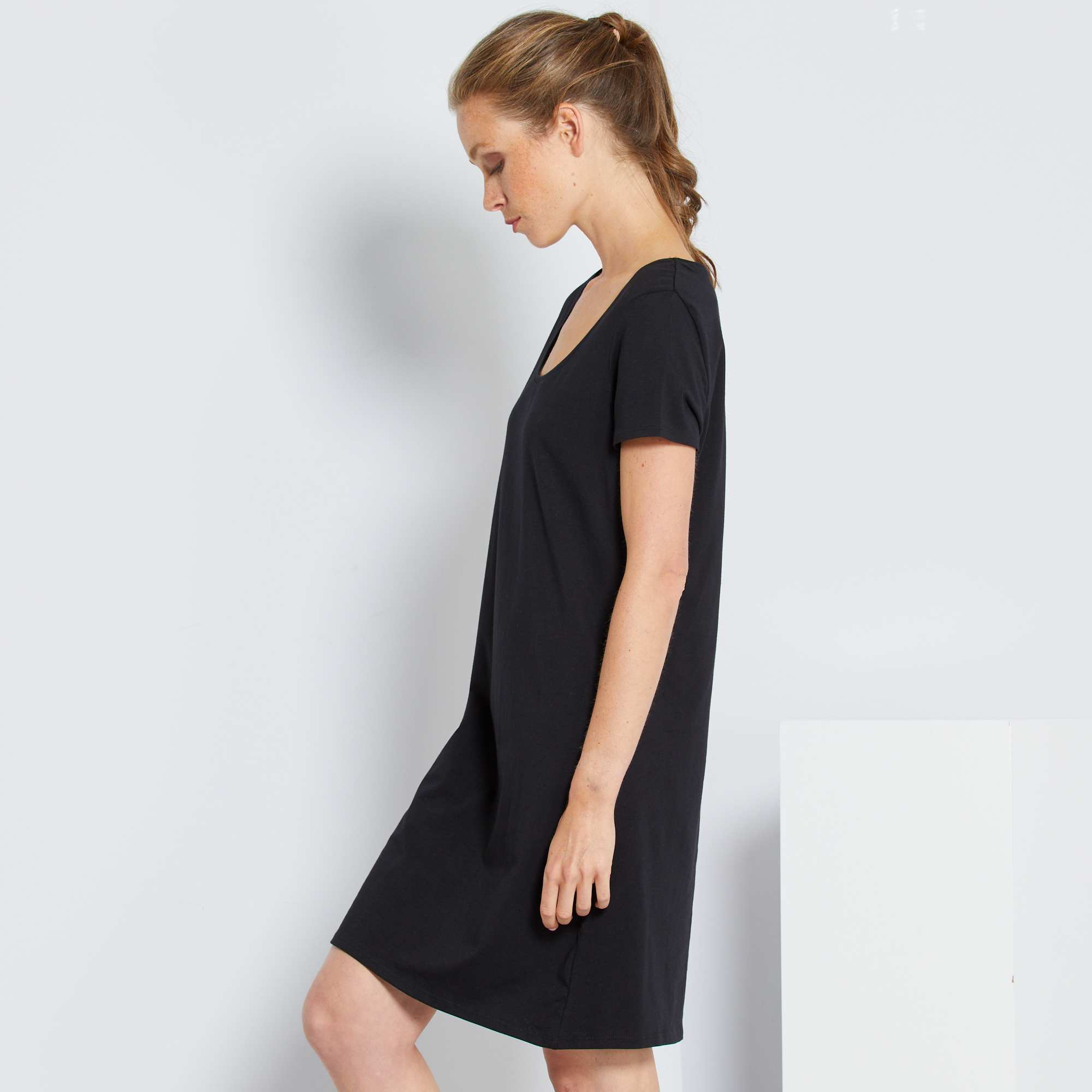 T-shirt- jurk Dameskleding - zwart - Kiabi - 8,00€ T-shirt- jurk Dameskleding - zwart - Kiabi - 8,00€